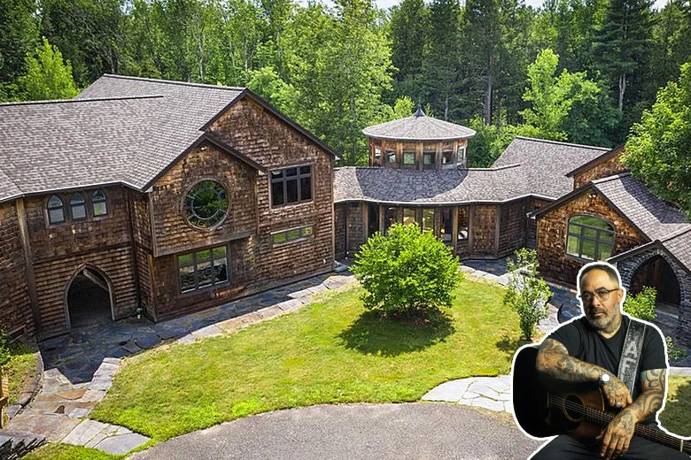 $2.9 Million Aaron Lewis House in Worthington, Massachusetts